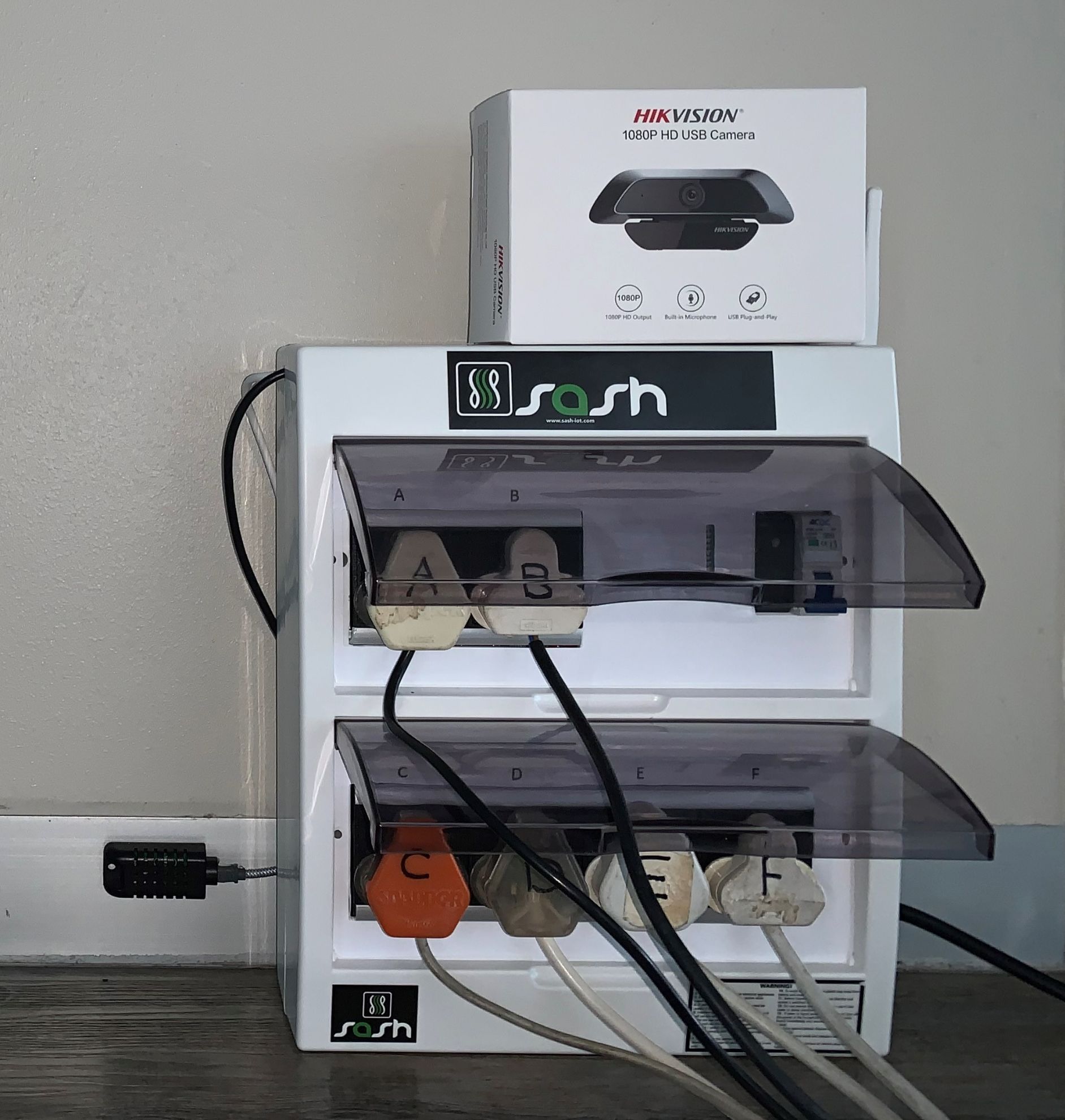 SASH Shop. 6 Plug SASH Controller with status lights, sensor and camera