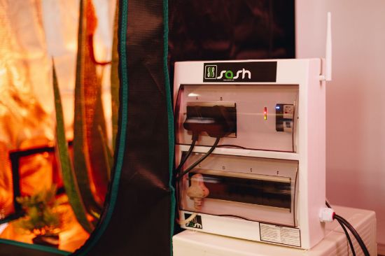 SASH Shop. 6 Plug SASH Controller with status lights, sensor and camera